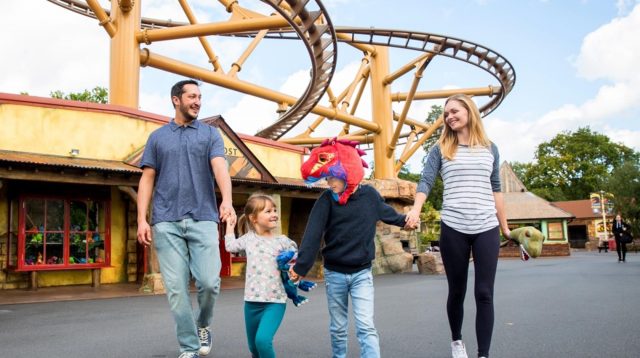 Tips for Vacationing with Your Family at a Theme Park - WhiteOut Press